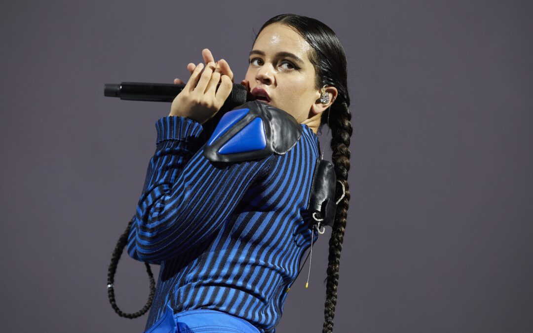 Rosalía sort l'édition de luxe de "Motomami" avec quatre titres inédits ...